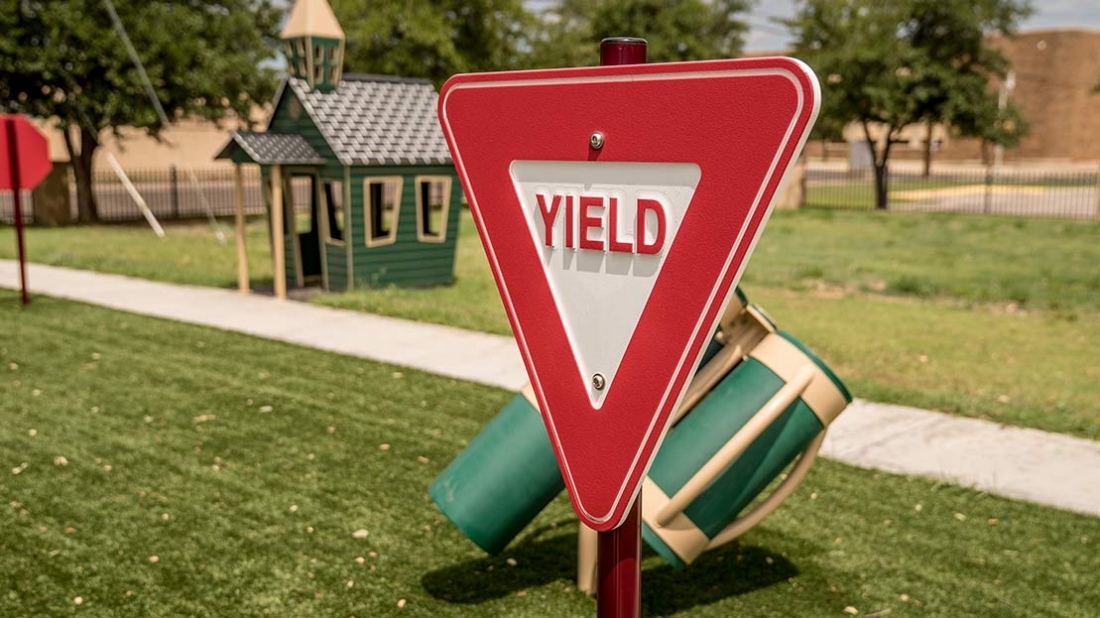 Yield Trike Track Sign